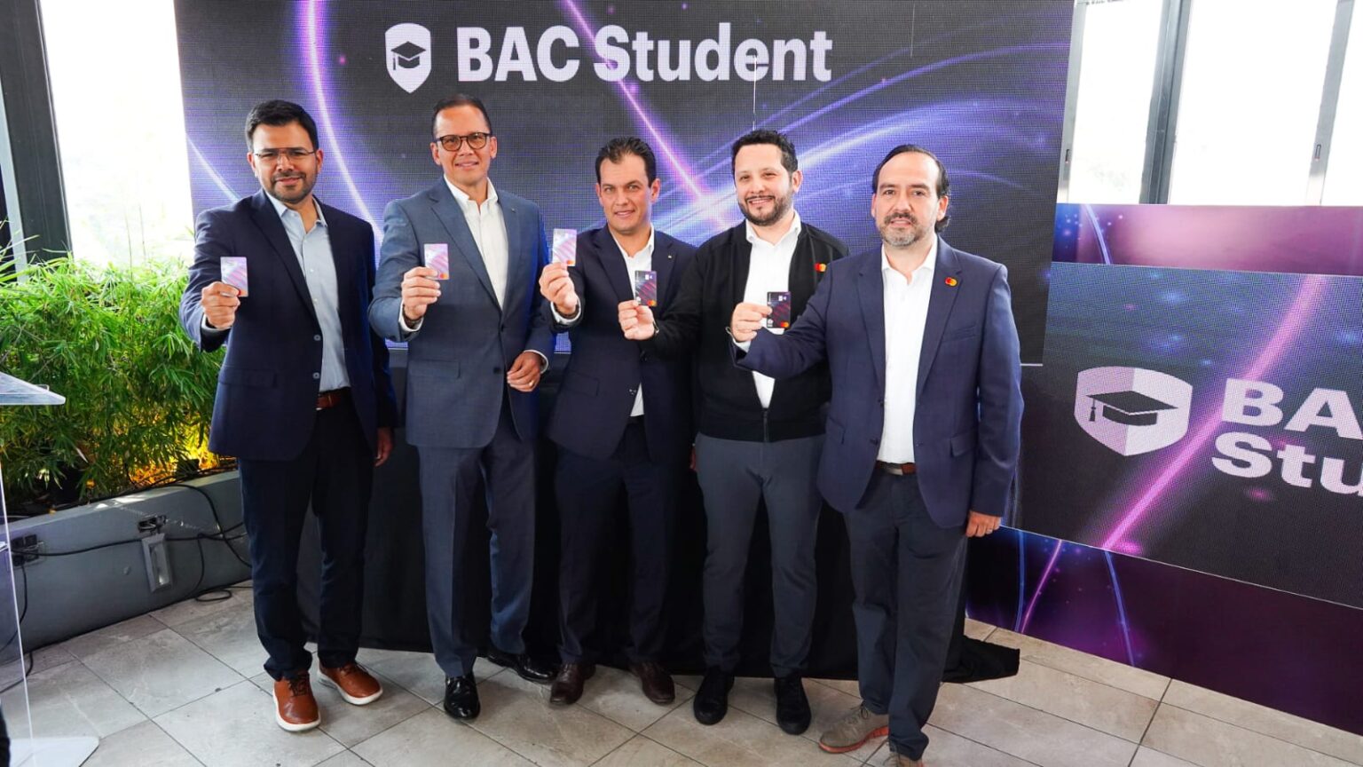 Lanzan BAC Student, la primera tarjeta de crédito para universitarios ...