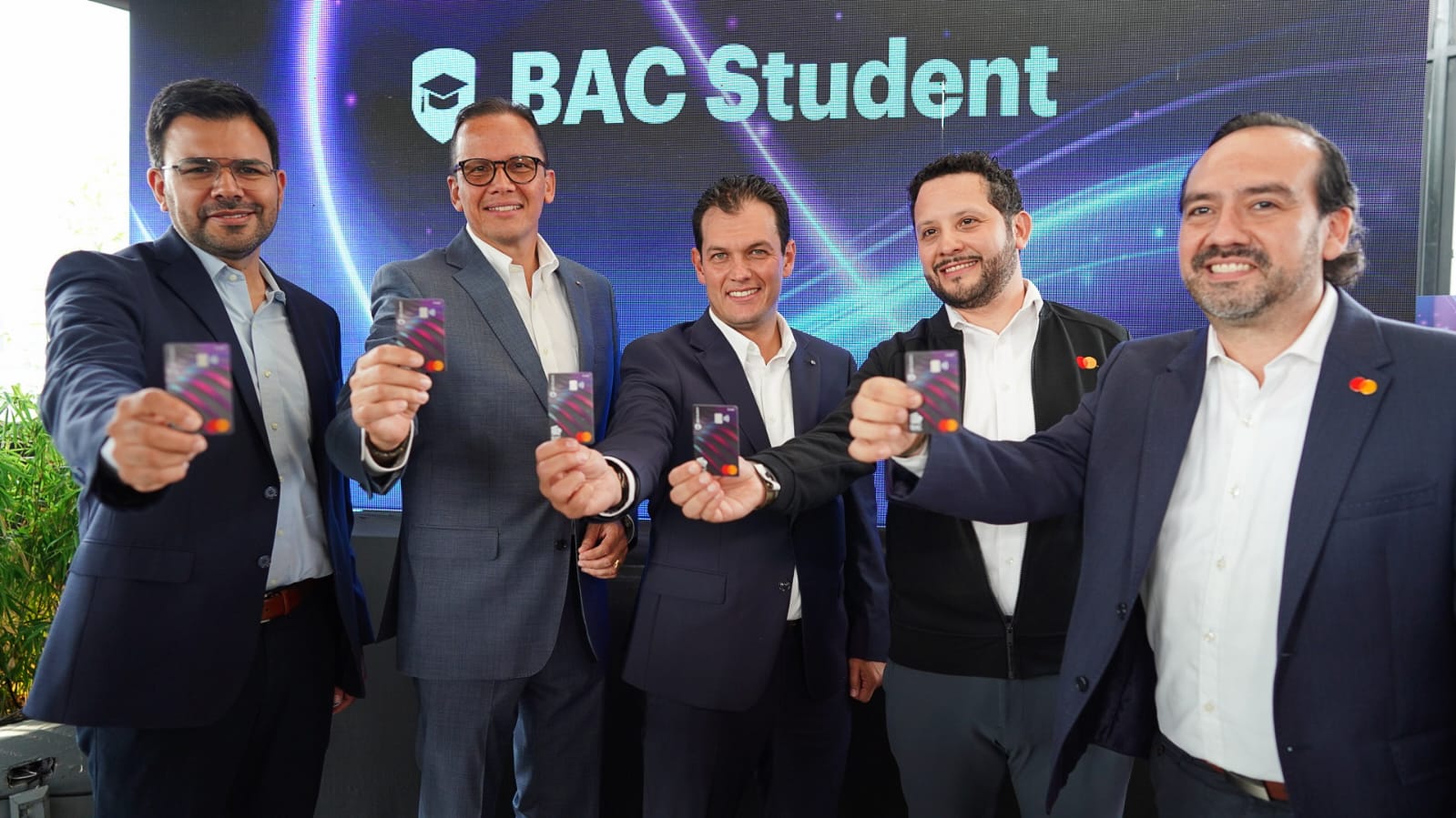 Lanzan BAC Student, la primera tarjeta de crédito para universitarios ...