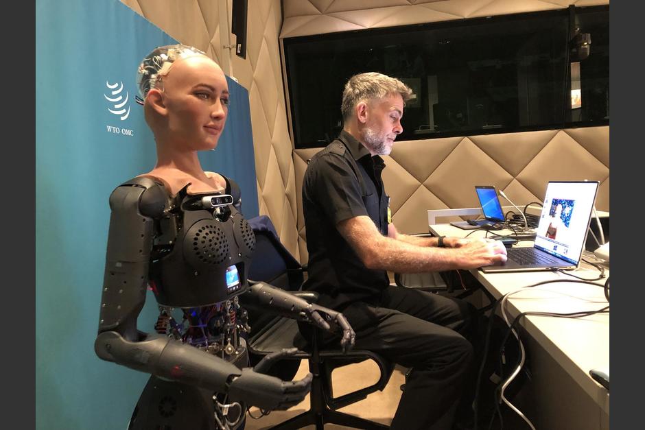 “Sophia the Robot” & Hanson Robotics llegan a Guatemala para el Volcano ...
